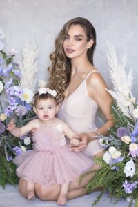 12 Creative Mommy and Me Photoshoot Ideas