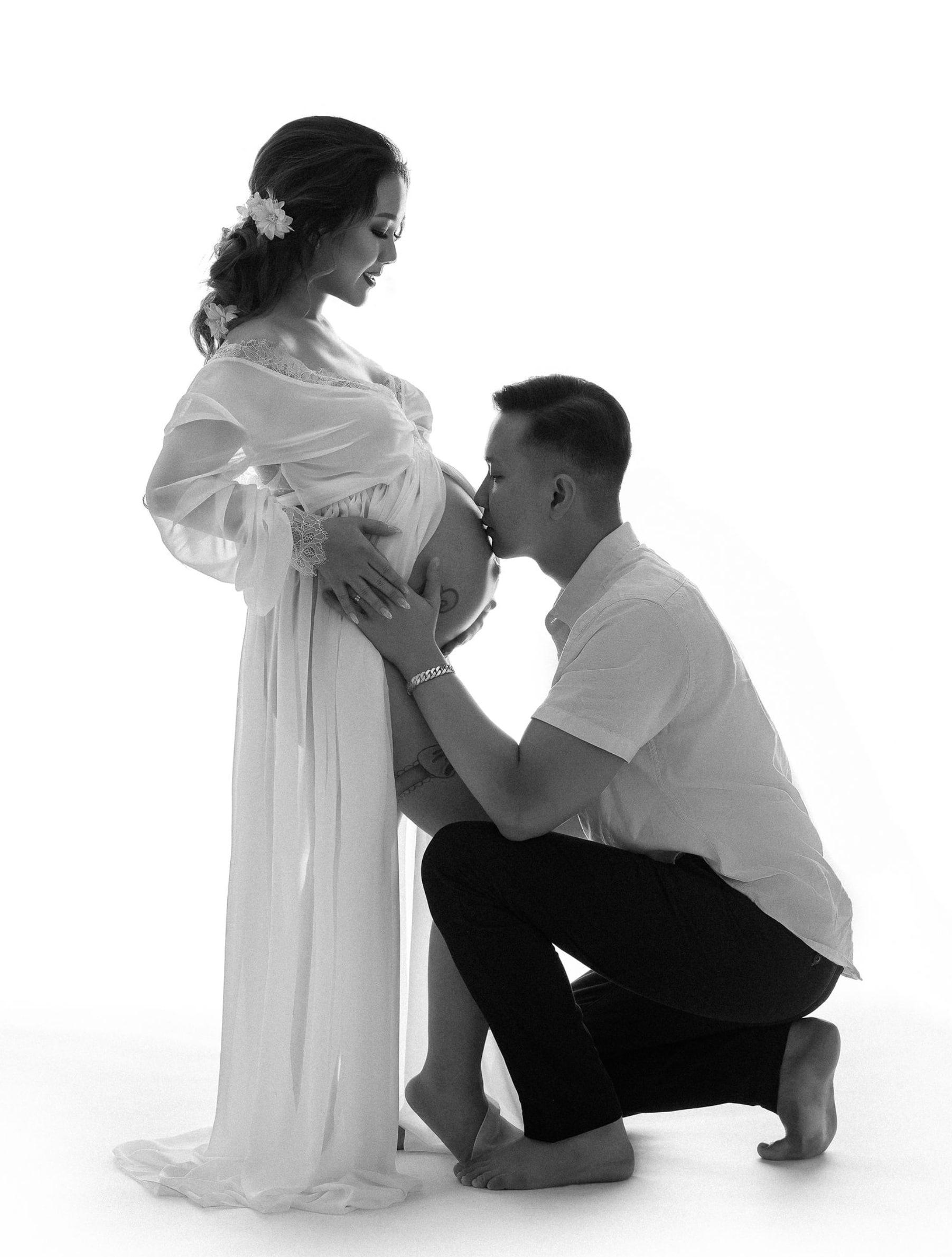 15 Best Maternity Photo Poses for Your Shoot